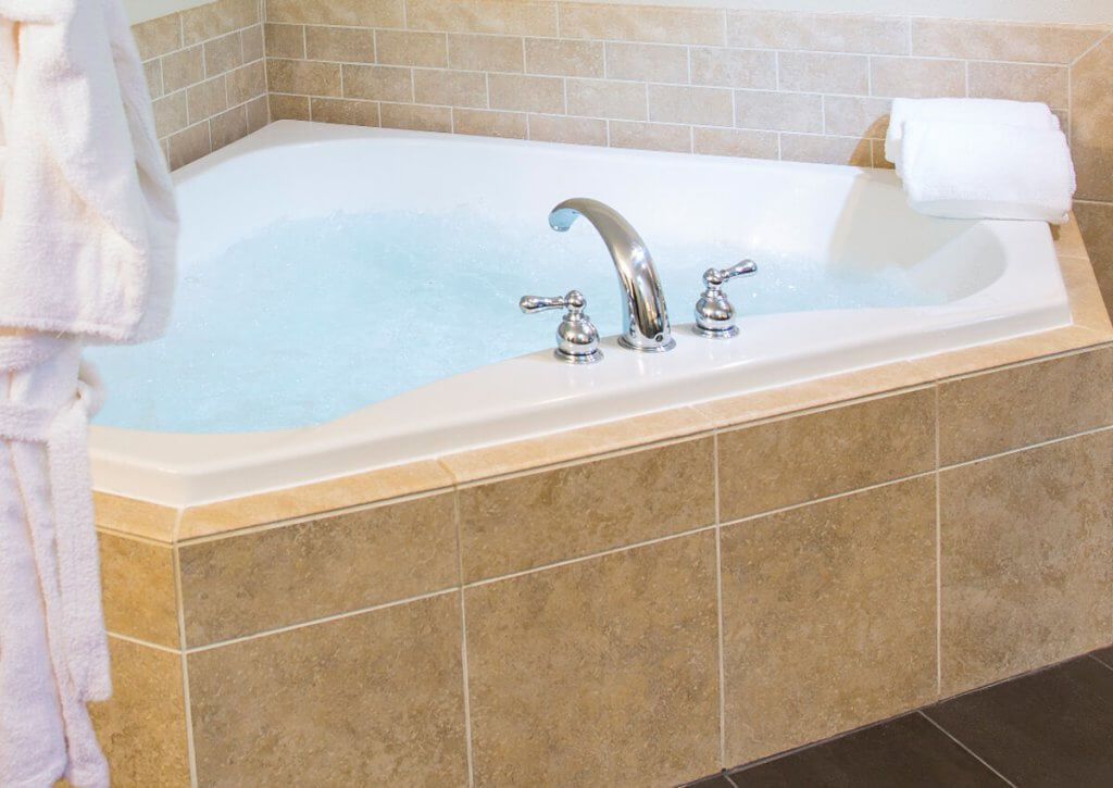 Guest Rooms - Looking Glass Inn