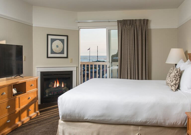 Guest Rooms - Looking Glass Inn