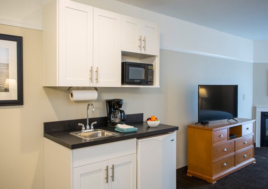 Guest Rooms - Looking Glass Inn