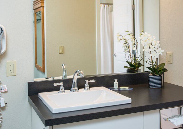 Photo Gallery - Looking Glass Inn