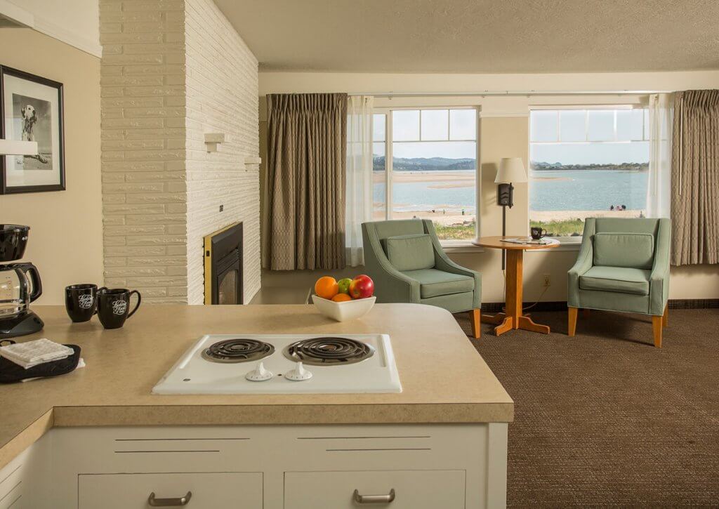 Guest Rooms - Looking Glass Inn