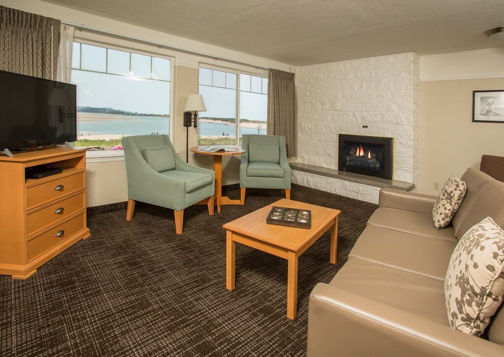 Guest Rooms - Looking Glass Inn