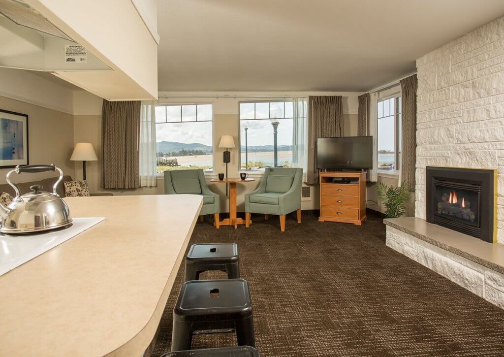 Guest Rooms - Looking Glass Inn