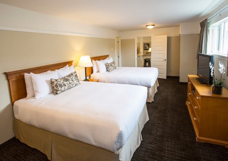 Guest Rooms - Looking Glass Inn