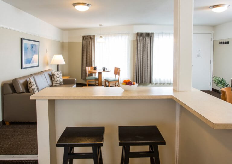 Guest Rooms - Looking Glass Inn