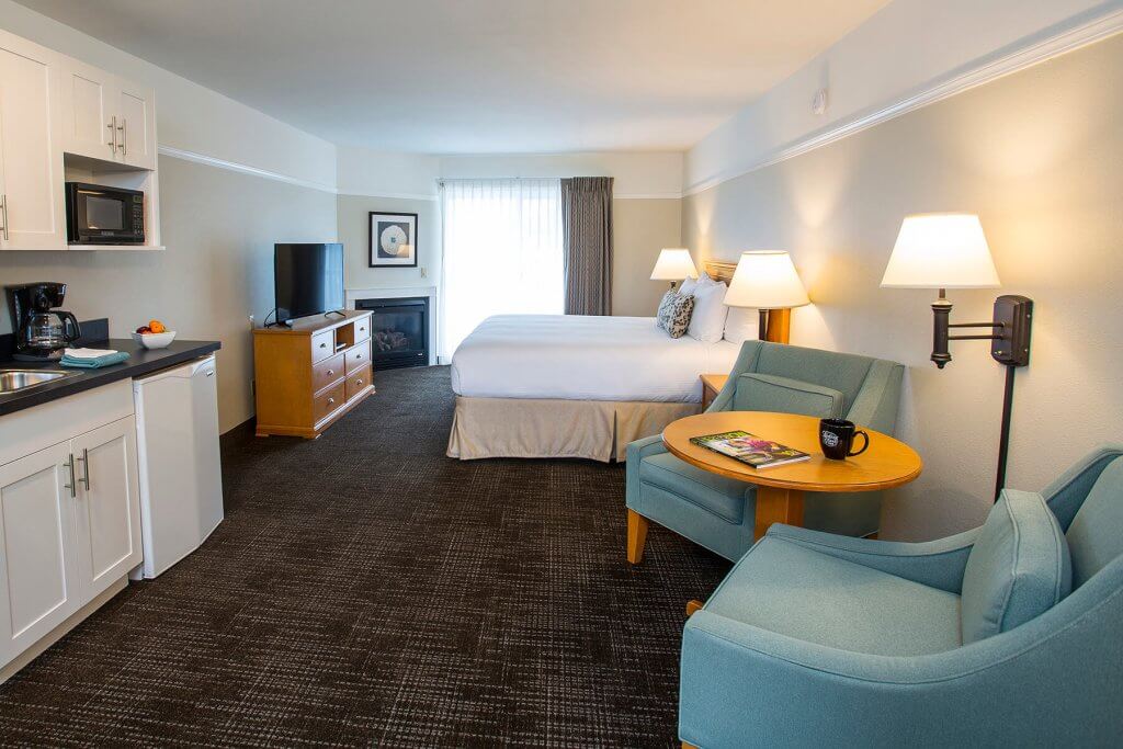 Guest Rooms - Looking Glass Inn